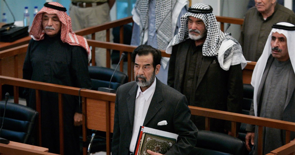 Saddam spars with judge in court appearance