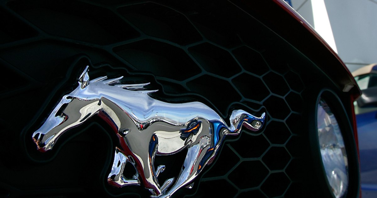 Big Three automakers end holiday discounts