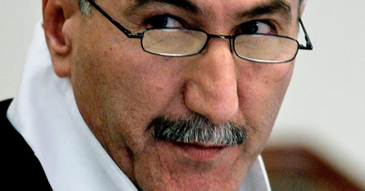 Iraq tries to convince Saddam judge to stay