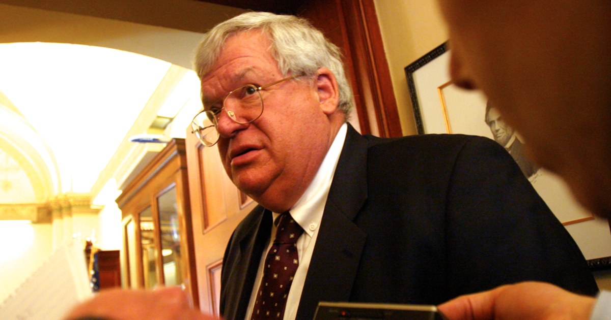 Hastert largely silent amid lobbying scandal
