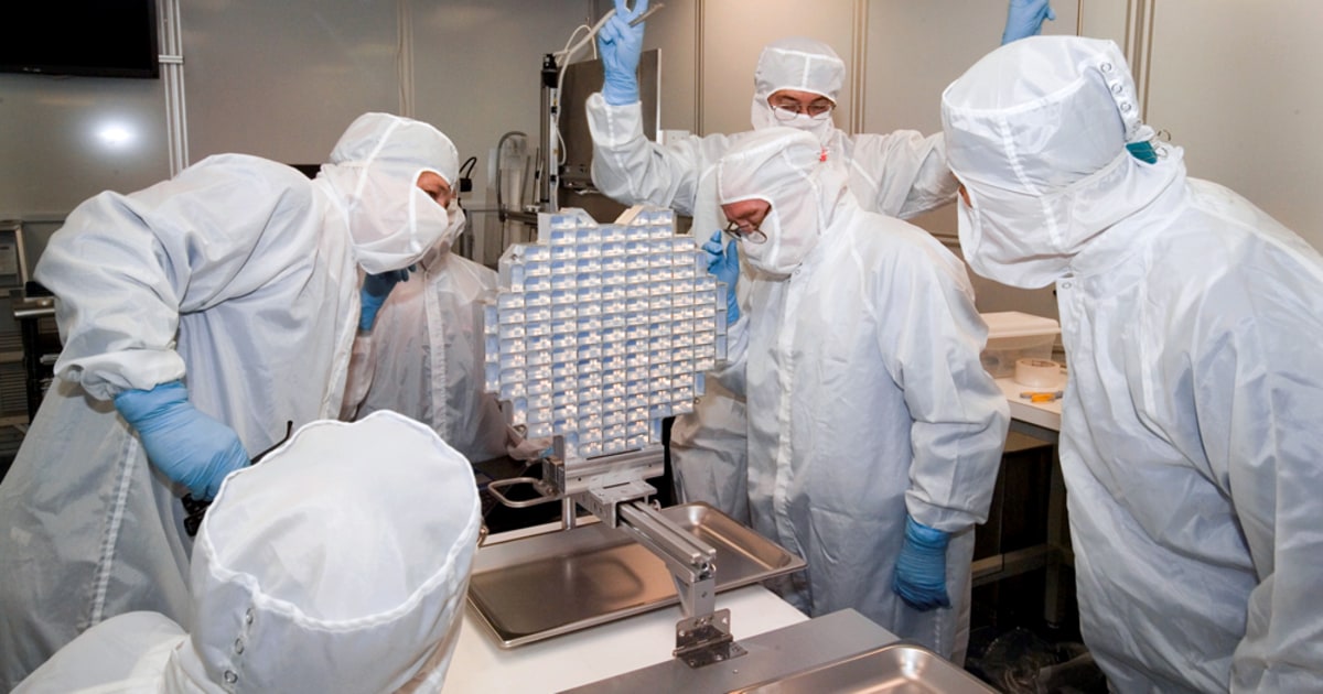 NASA provides first look at comet dust