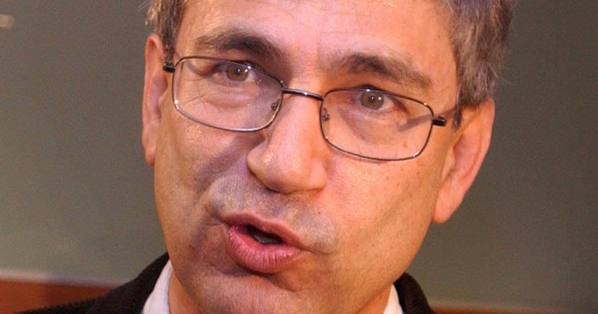Turkey drops case against writer Orhan Pamuk