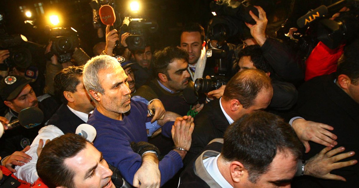 Man who shot pope must stay in jail until 2010