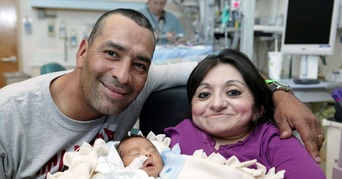 3-foot woman delivers healthy baby