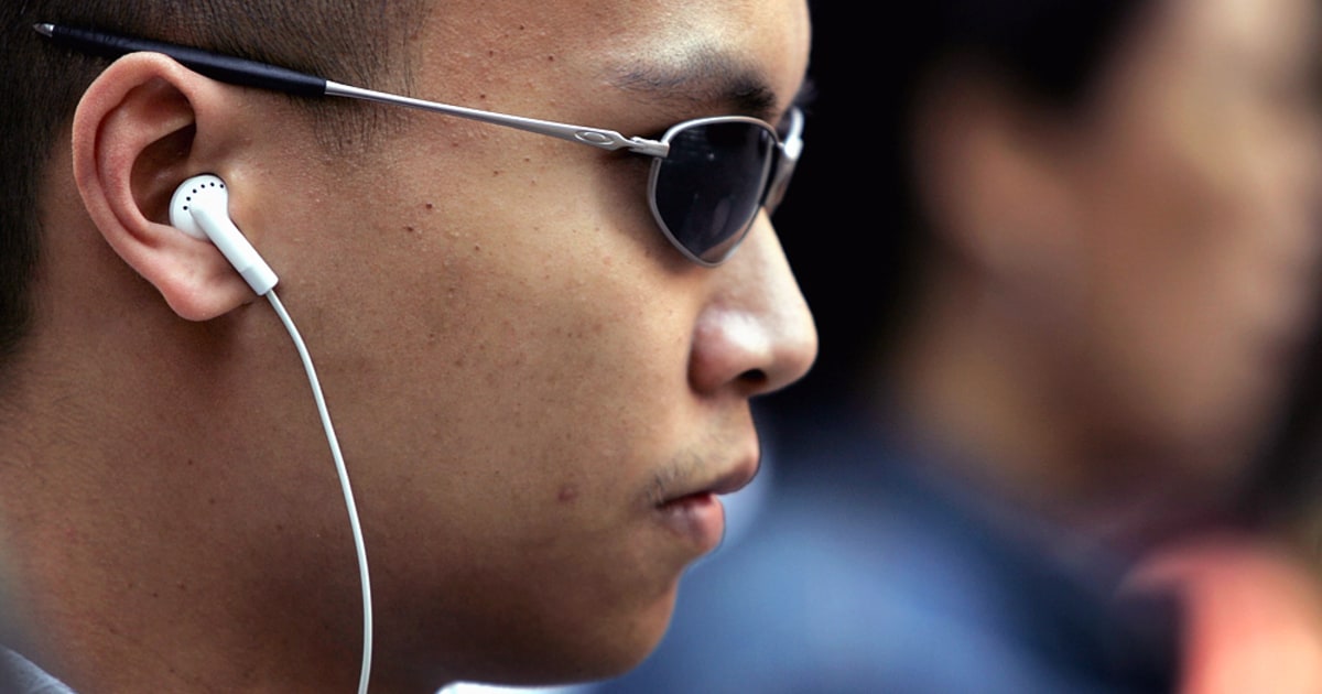 Eh? Earbuds may pose risk for hearing loss