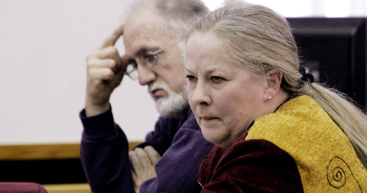 Couple who caged children loses custody