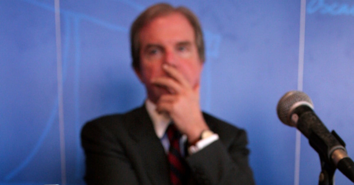MIT professor hits back at $100 laptop critics