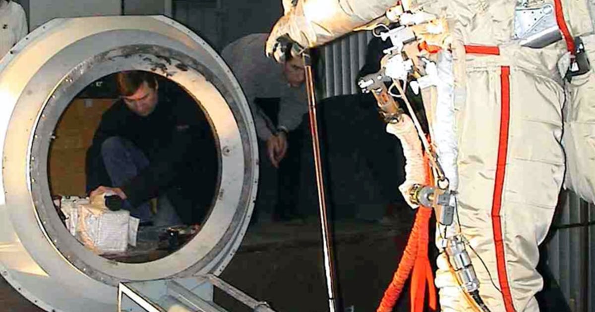 Fore! NASA weighs golf shot in orbit