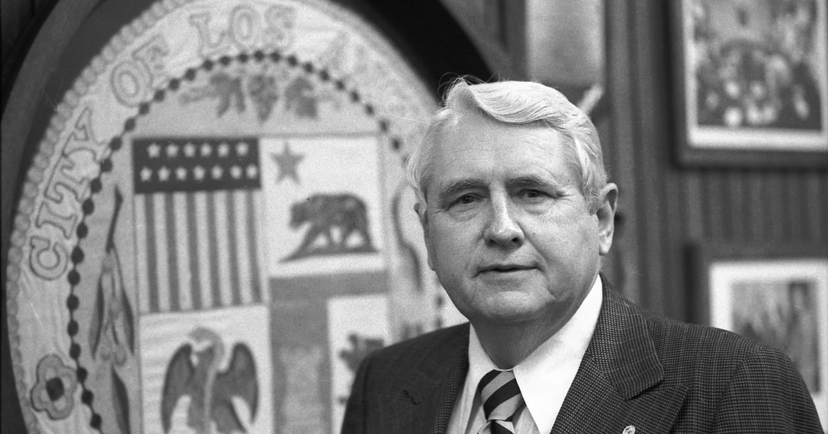 Ed Davis, former LAPD police chief, dies at 89