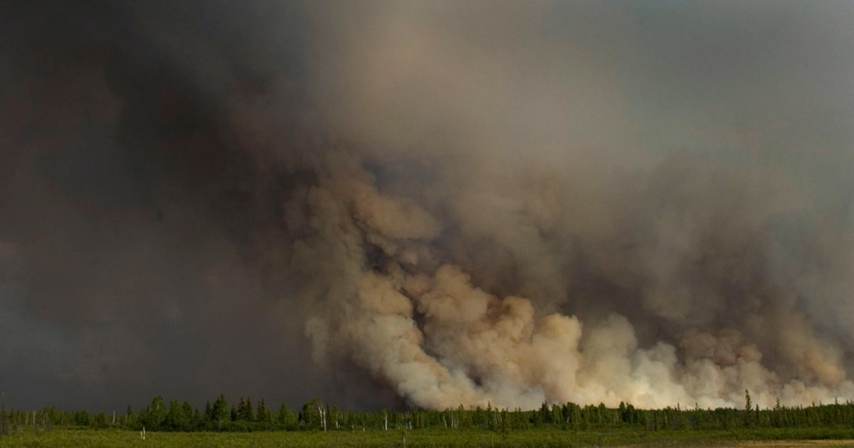High winds fuel Alaska fire to 15,000 acres