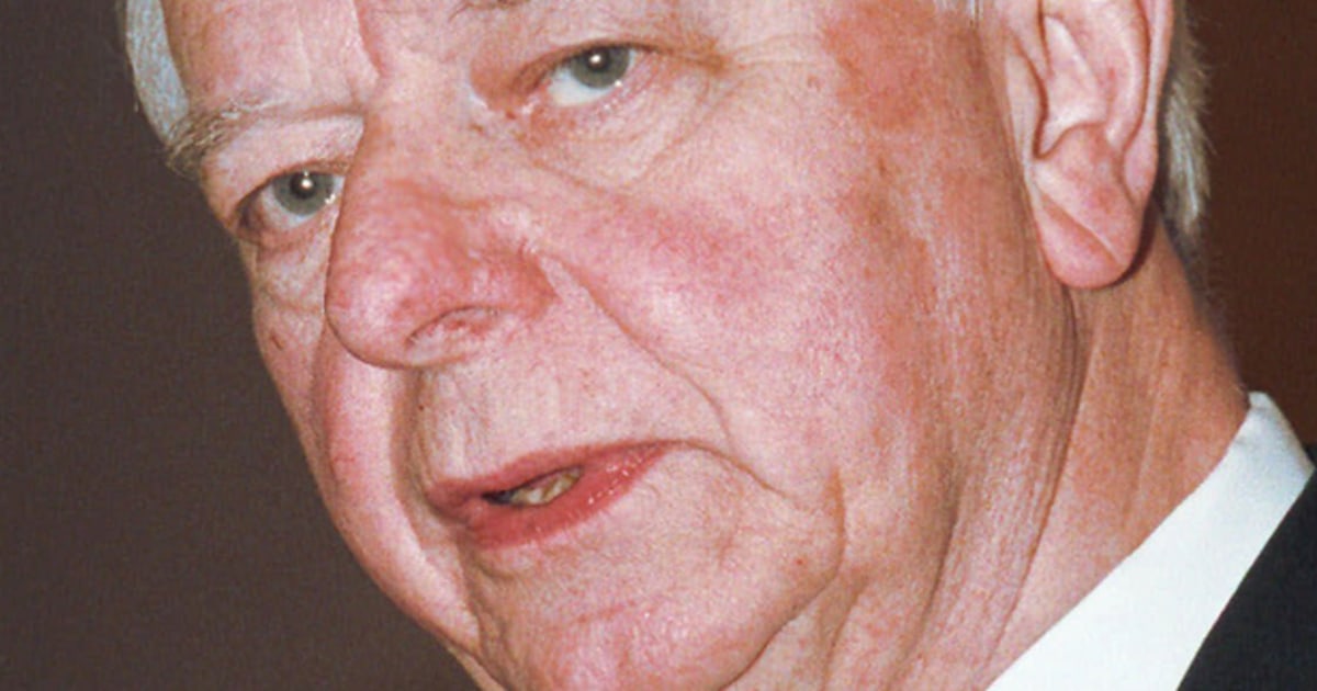 Byrd breaks record for Senate service