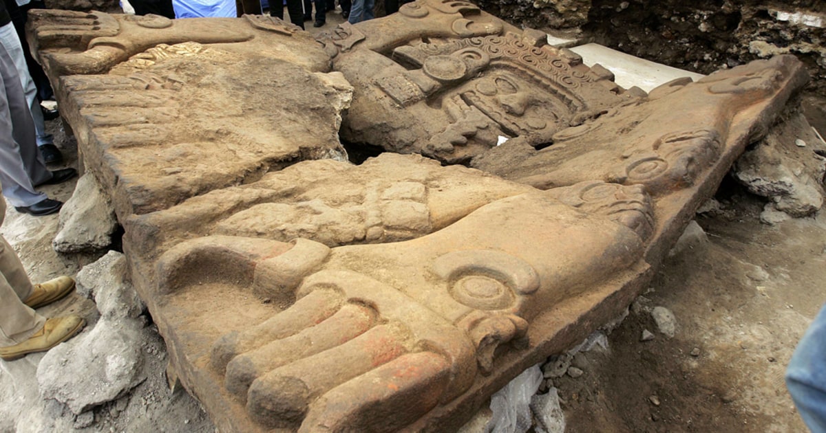 Royal Aztec crypt wows archaeologists