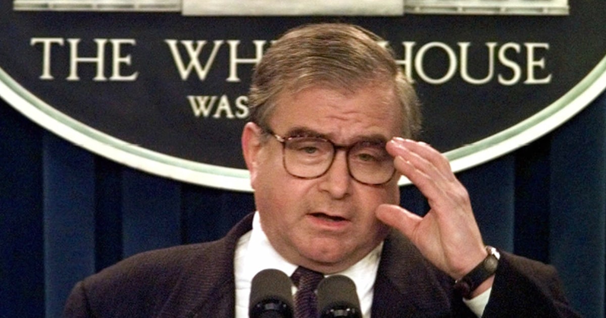 Agency says ex-Clinton aide took classified docs
