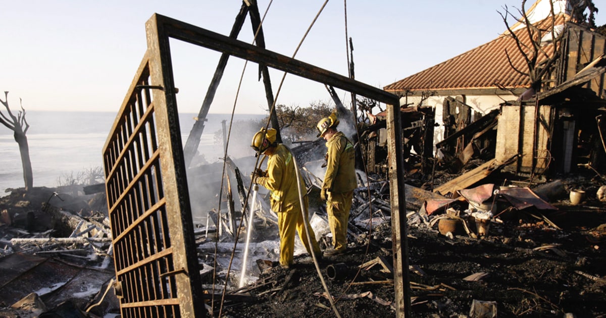 Wildfire destroys seaside California homes