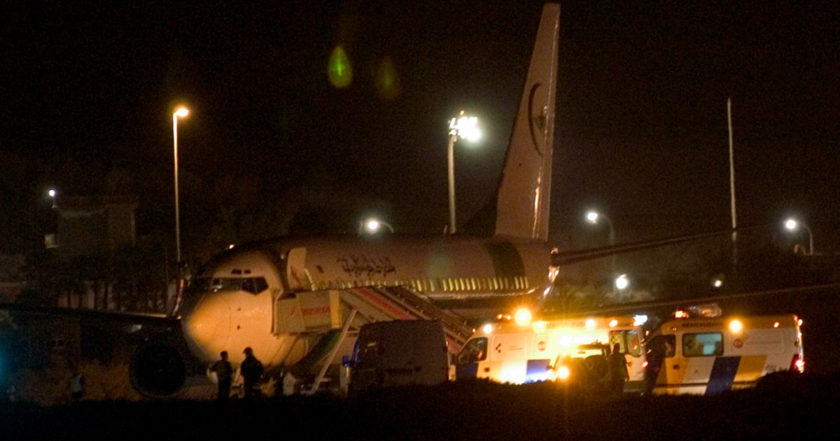 Passengers overwhelm armed hijacking suspect