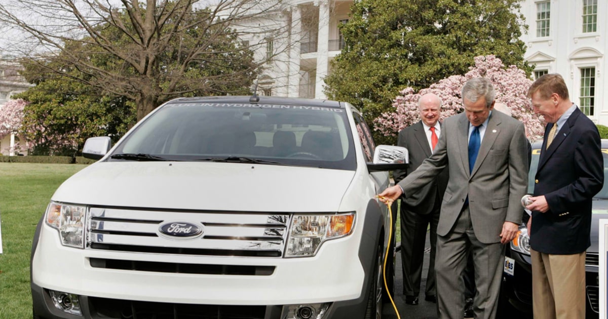 Bush praises automakers for flex-fuel vehicles