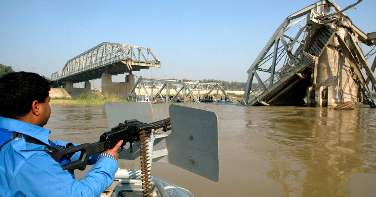 Suicide truck bomb collapses Baghdad bridge