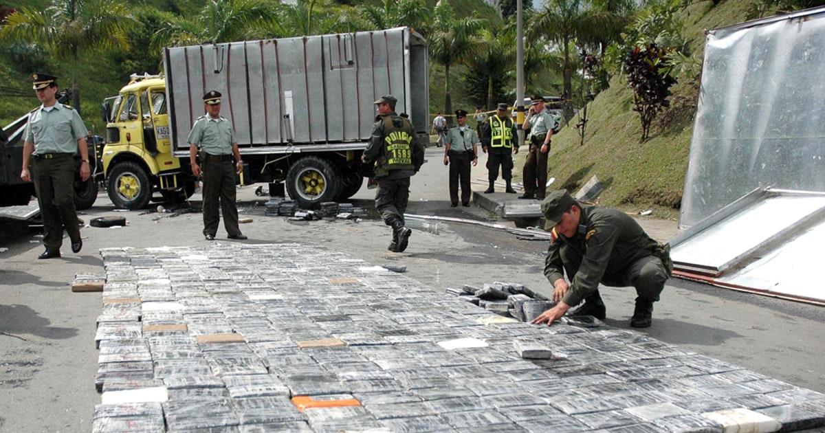 Colombia truck crashes, spills cocaine
