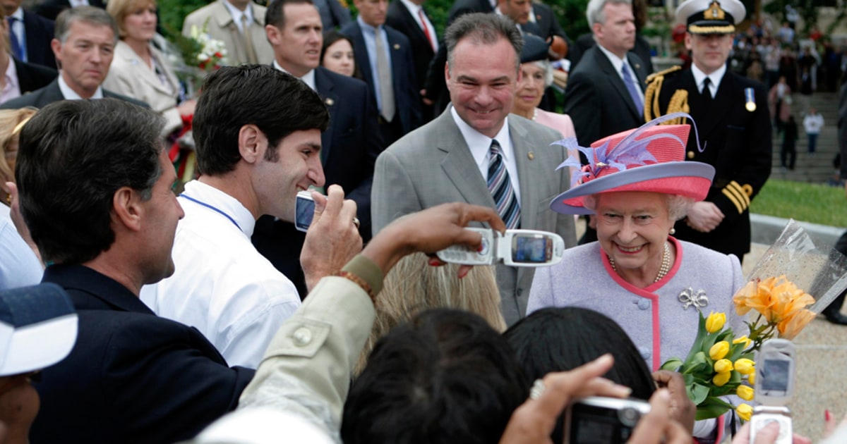 Queen Elizabeth cites change on Virginia visit