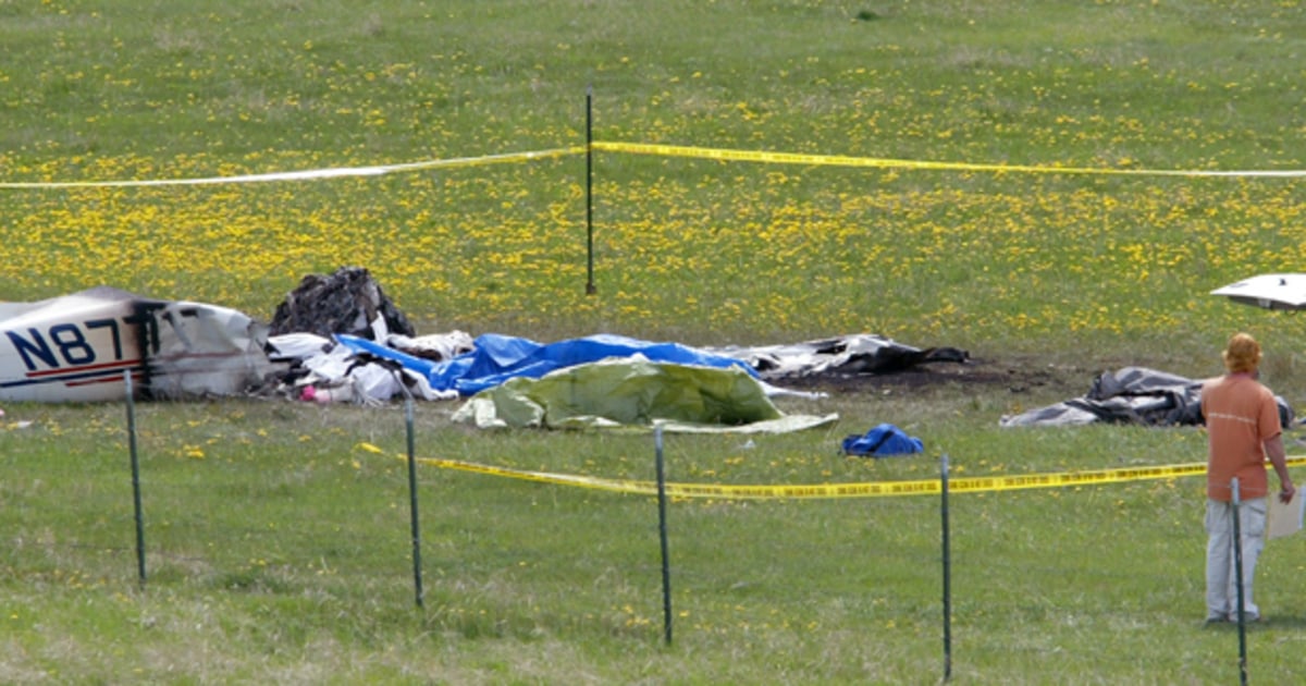 5 from skydiving group killed in plane crash