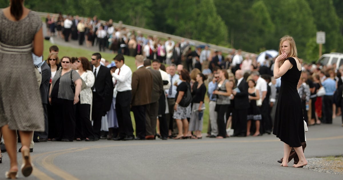 Falwell’s flock gathers to bid evangelist goodbye