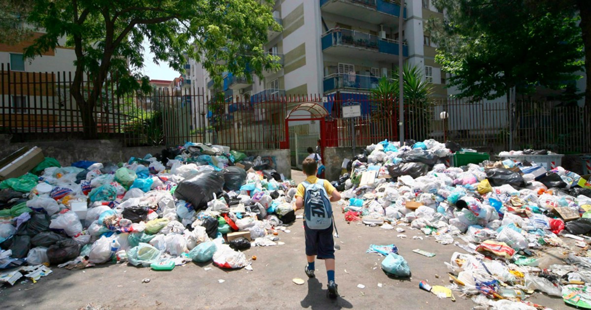 Naples kids ask Batman to solve garbage crisis