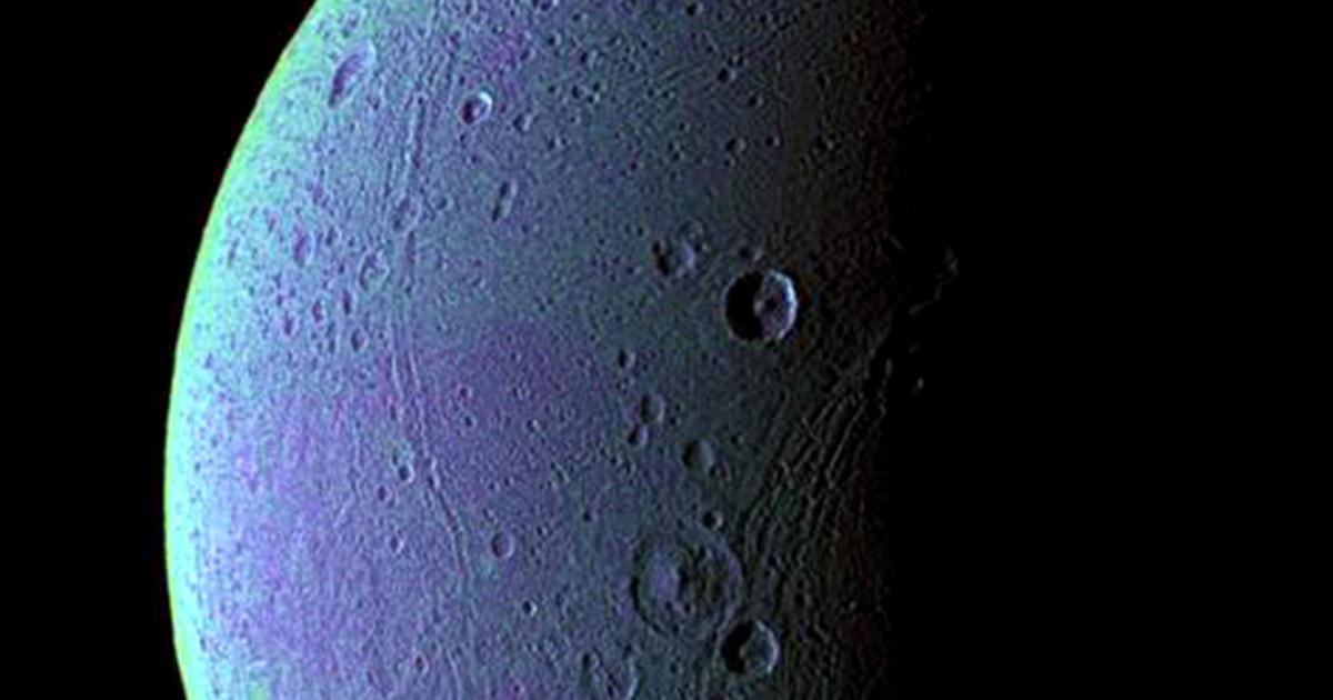 Saturn's 'dead' moons actually alive