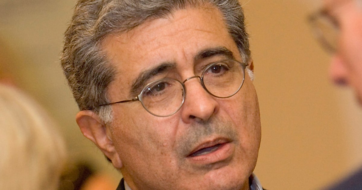 Embattled Yahoo CEO Semel stepping down