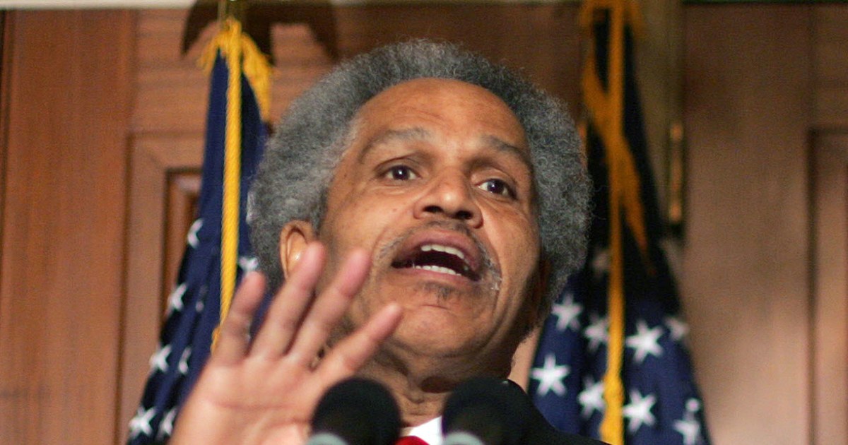 Why did the Philly mayor leave the iPhone line?