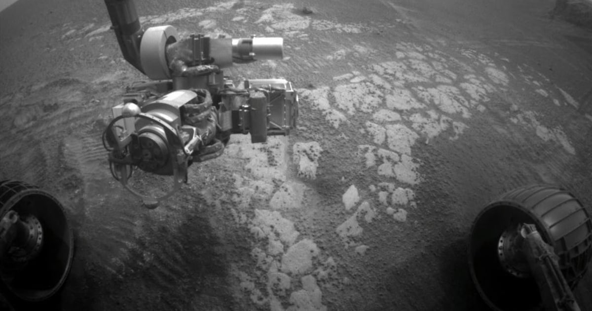 Mars rovers lose power amid huge dust storm