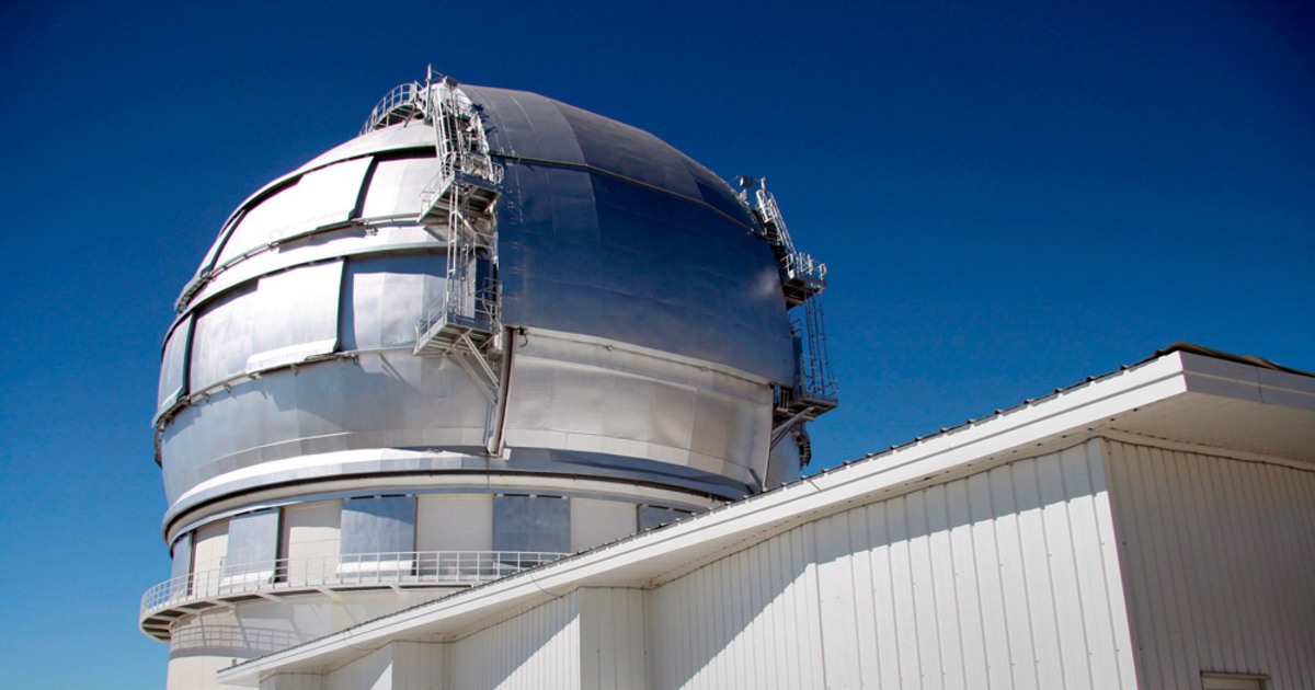 Giant telescope begins scouring space