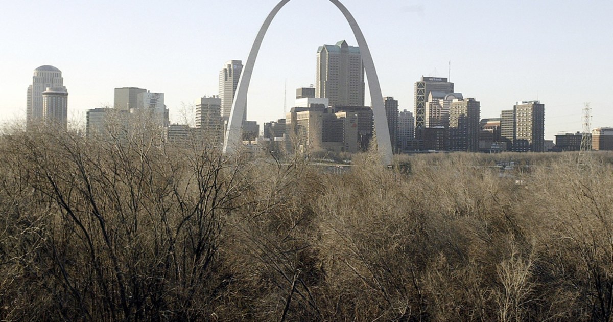 gateway arch elevator stuck