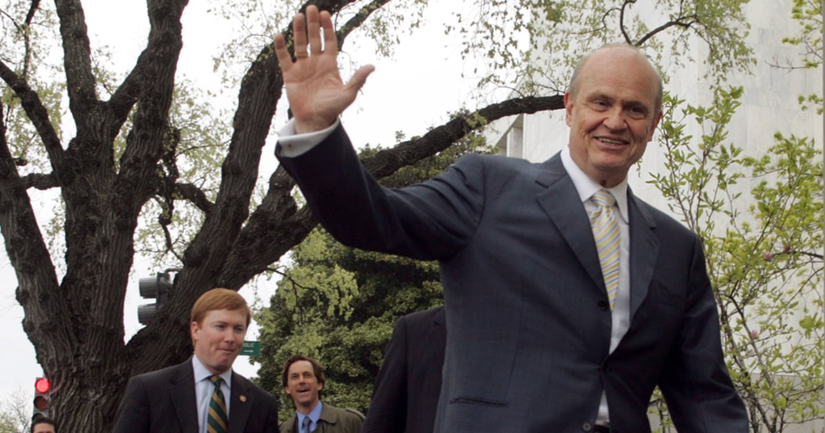 Thompson shakes up campaign staff