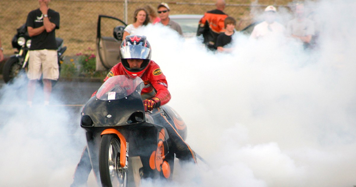 E-dragsters go for gas-powered records