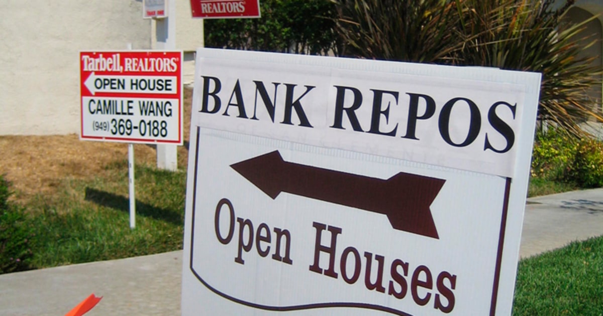 Loan Types Dwindle As Mortgage Mess Widens loan-types-dwindle-as-mortgage-mess-widens
