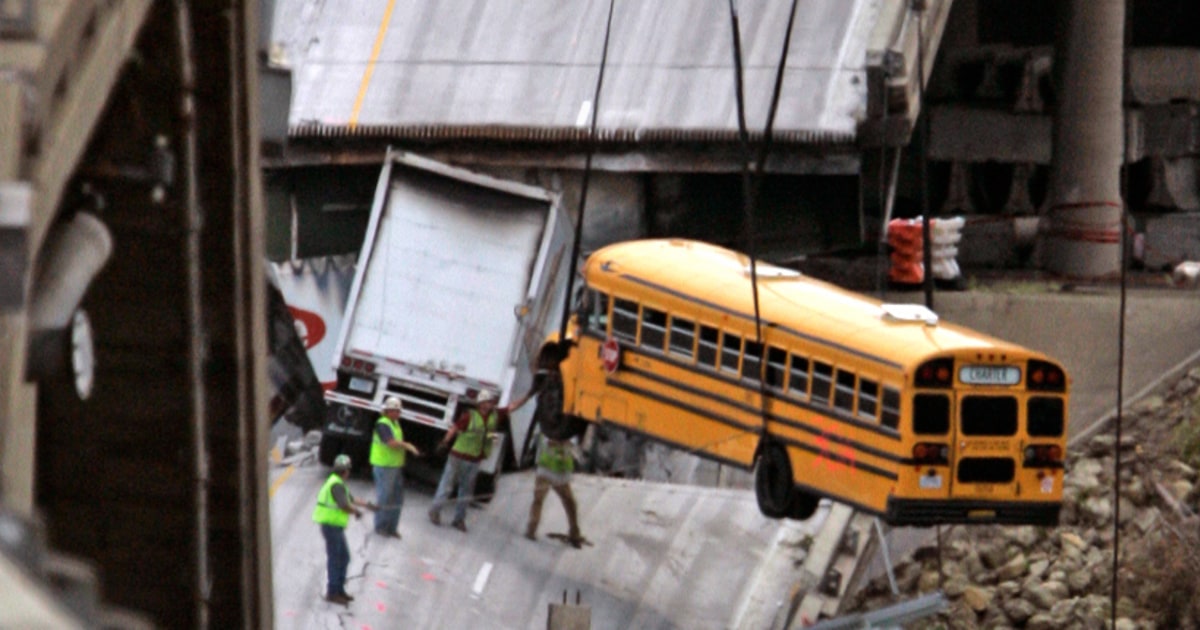 Divers recover another body at collapsed bridge