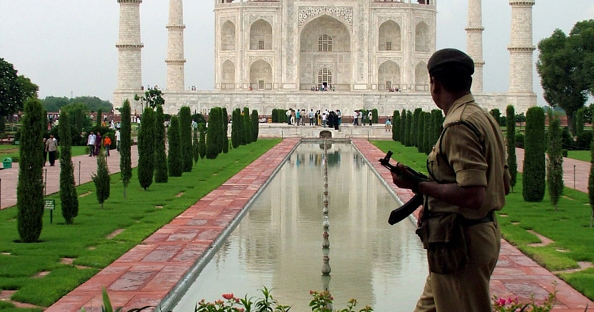 Taj Mahal closed to tourists after India riots