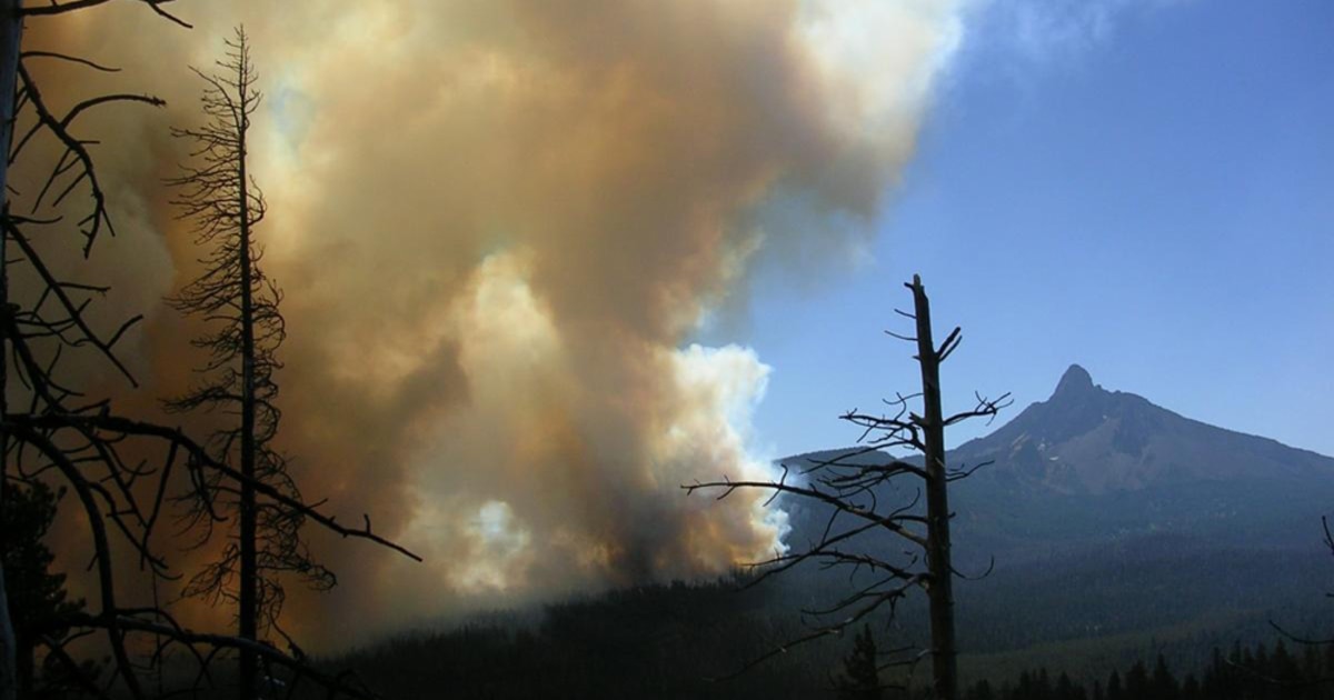 Oregon fire nears 1,200 resort homes
