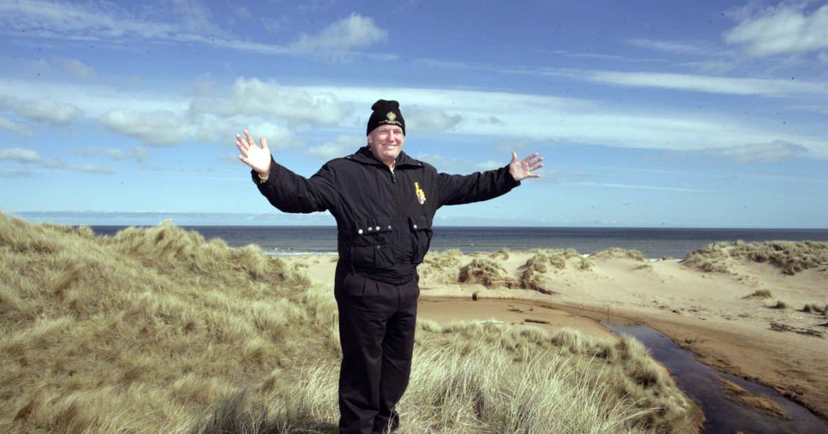 Trump's 'greatest golf course' hits bird bunker