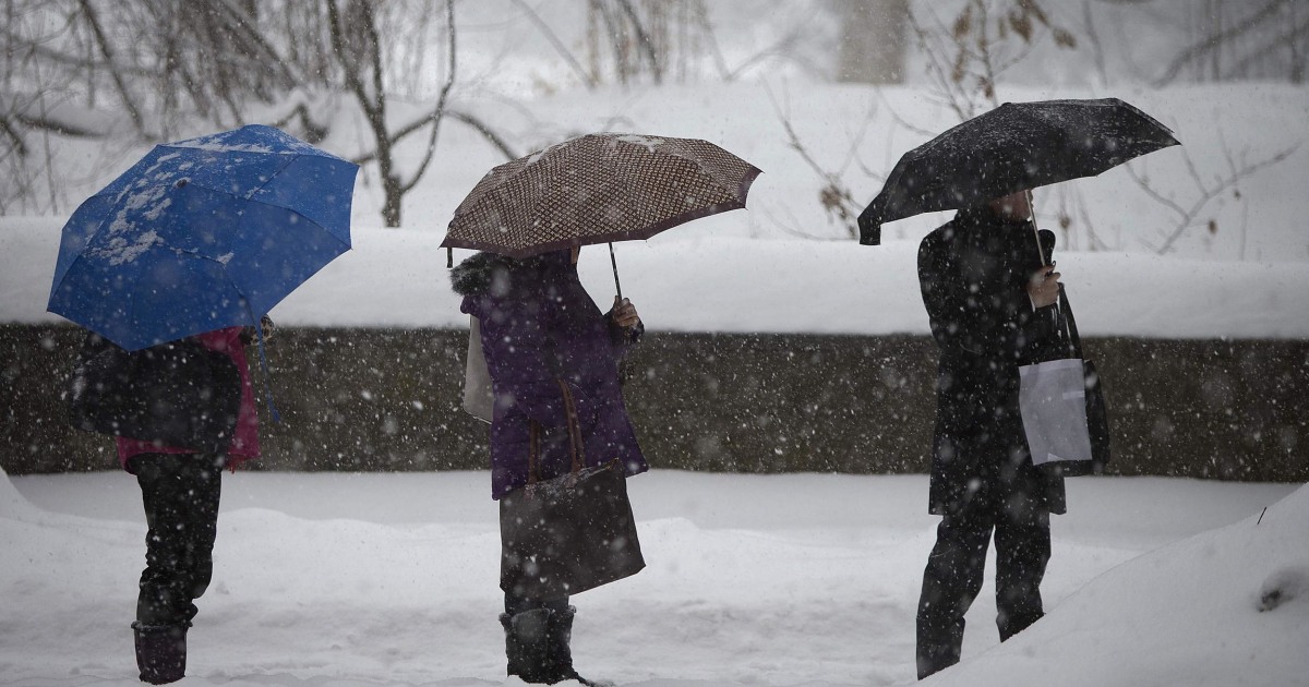 Friday Flurries Pile Up as New York Nears Top 5 Winter for Snow