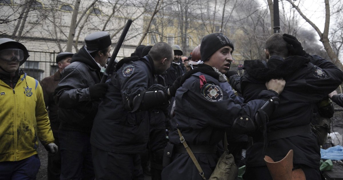Ukrainian Cops Captured by Protesters