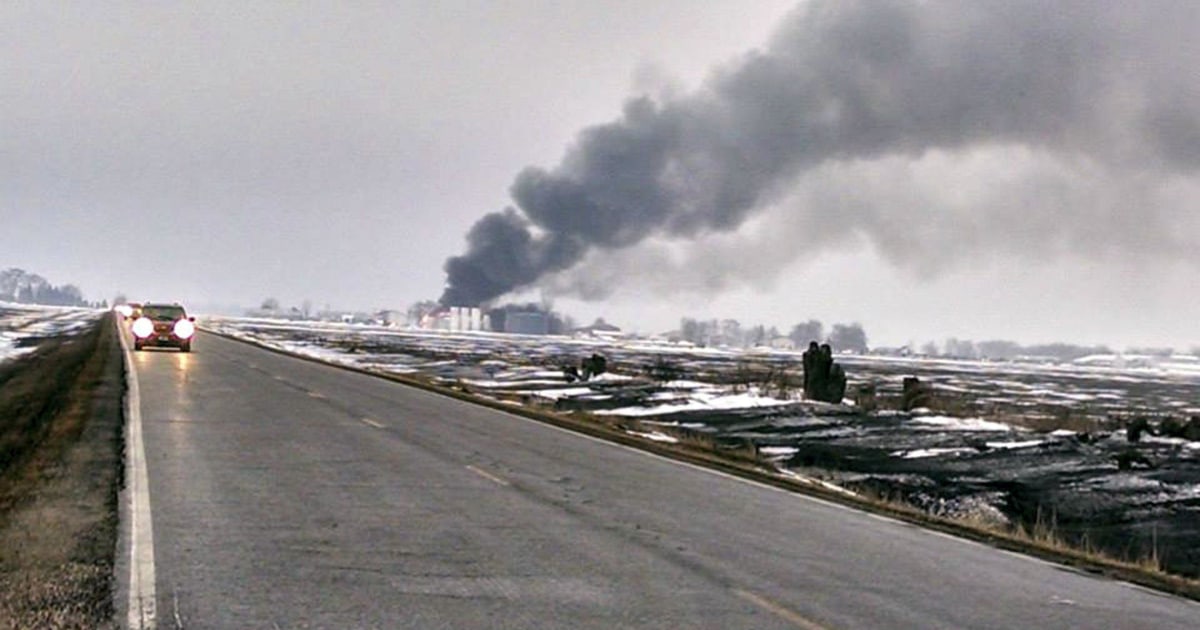 Sulfuric Acid Fire Injures Four, Forces Iowa Town to Evacuate