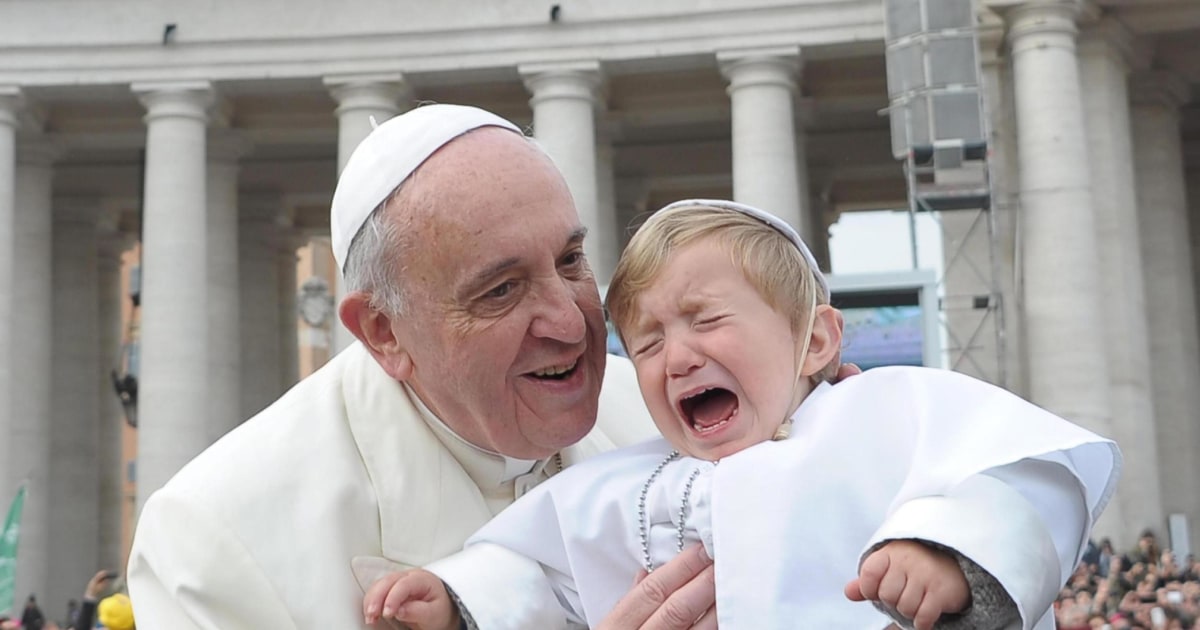 Pope Francis Meets His 'Mini-Me' as Carnival Starts