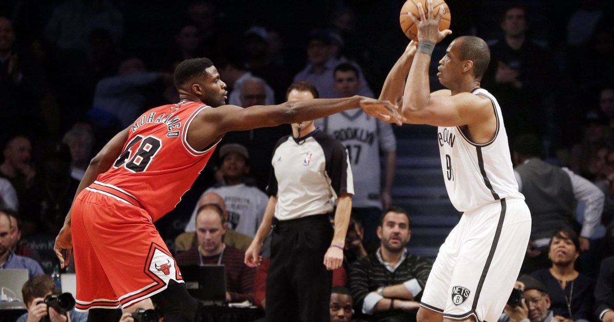 Jason Collins Plays First Home Game With the Nets