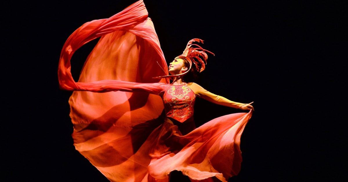 Chinese Dance Group Brings Colorful Theater to U.S.