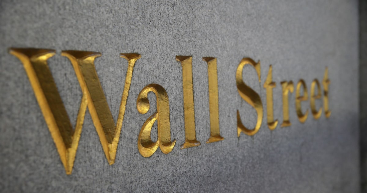 Wall Street Shares Wealth, for Better or Worse