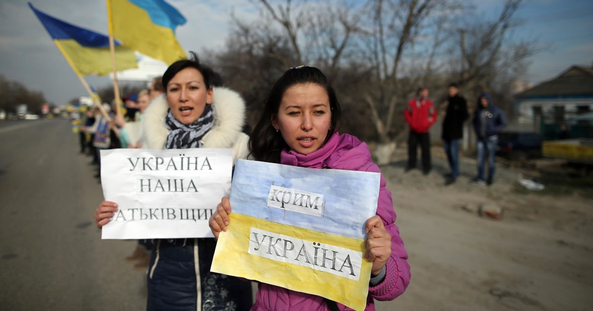 Anti-Russia Protesters Stick to Edges of Crimea's Capital