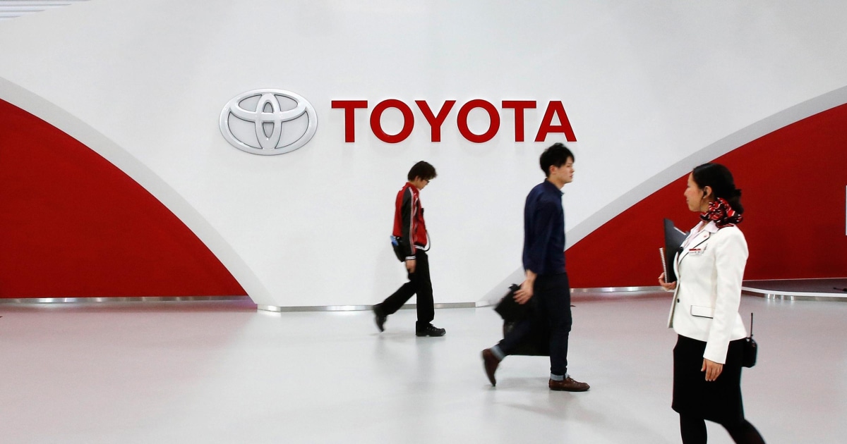 Toyota Reaches $1 Billion Settlement Over Acceleration Issues