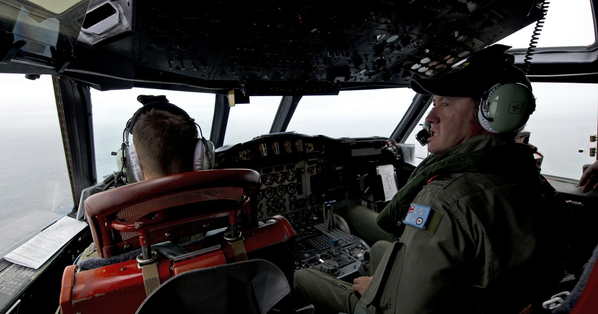 Photos From Search Plane Show Hunt for Jet Across Southern Seas