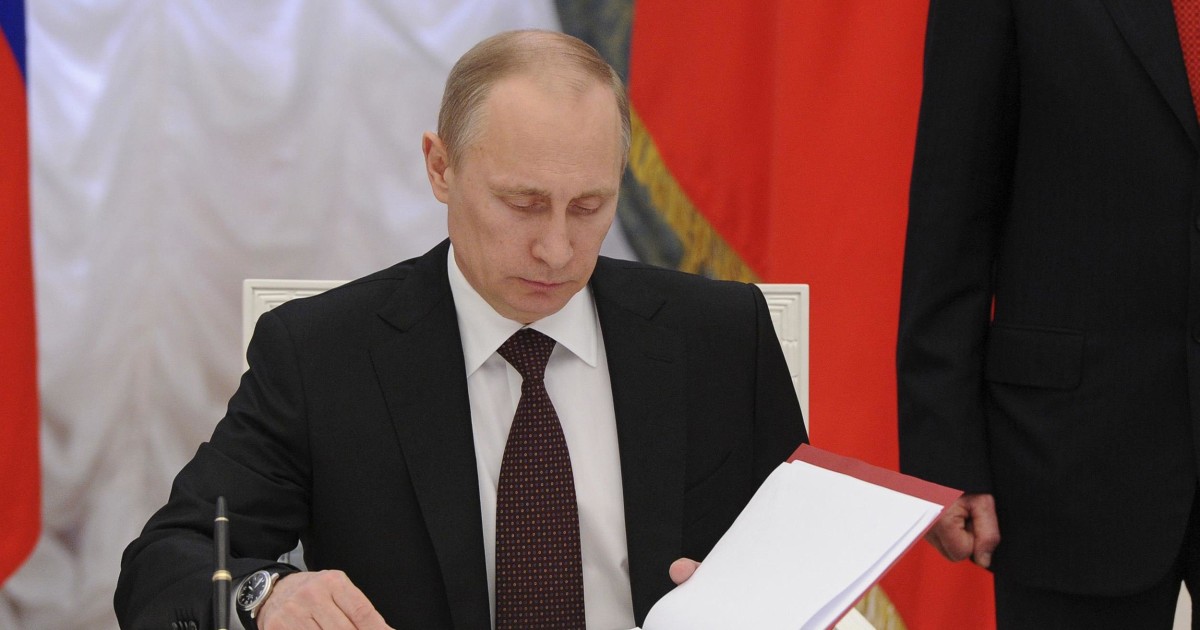 Vladimir Putin Signs Russia's Annexation of Crimea Into Law Vladimir Putin Signs Russia's Annexation of Crimea Into Law